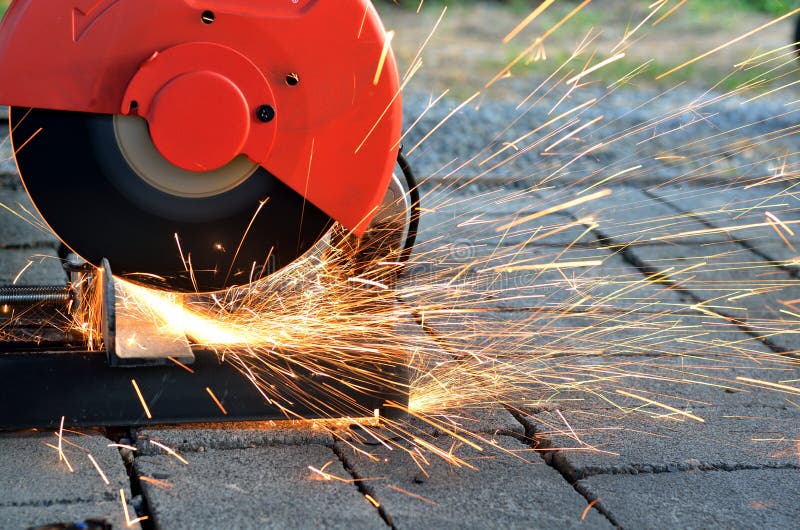 Meulage image stock. Image du ingénierie, main, industrie - 18164905