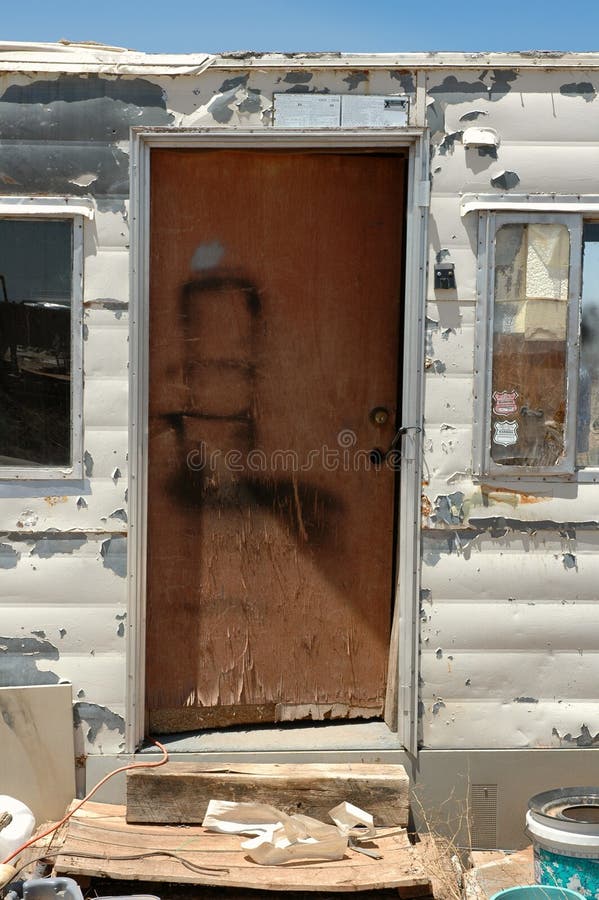 Acoplado escuálido imagen de archivo. Imagen de residencia - 1208919