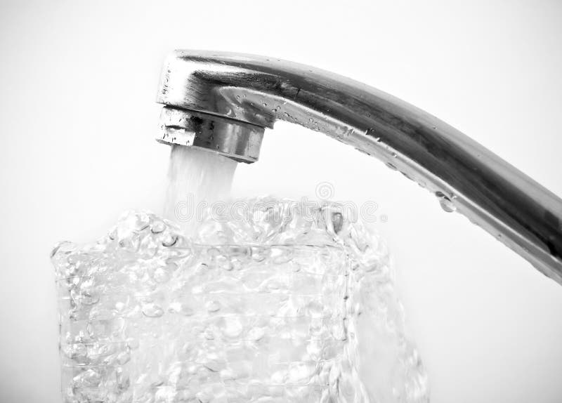 Acqua versata fotografia stock. Immagine di risorsa, grande - 4064980