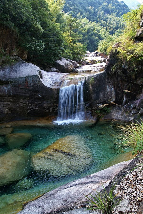 Acqua fall-3 immagine stock. Immagine di cina, colorato - 3810479