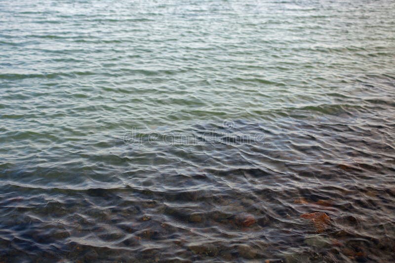 Acqua Trasparente in Un Lago Immagine Stock - Immagine di pietra ...