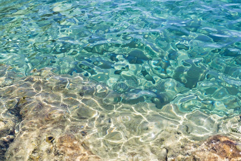 Acqua Verde Smeraldo Nel Mare Immagine Stock - Immagine di mare, onde ...