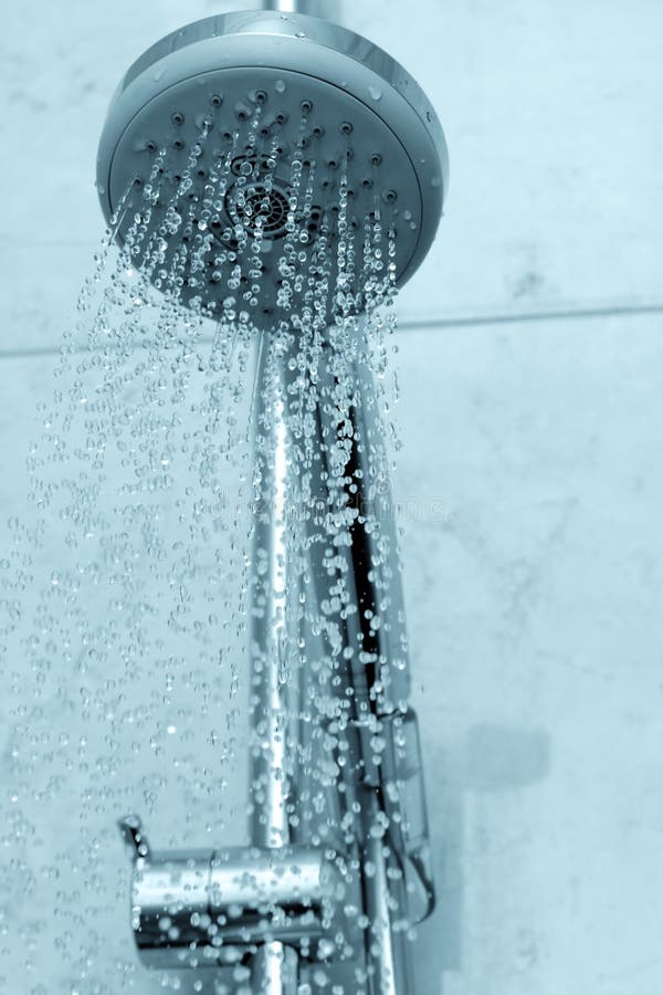 Doccia fotografia stock. Immagine di cadere, cromo, goccia - 24331418