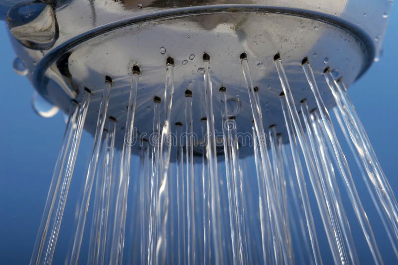 Acquazzone di mattina. immagine stock. Immagine di flusso - 1678255