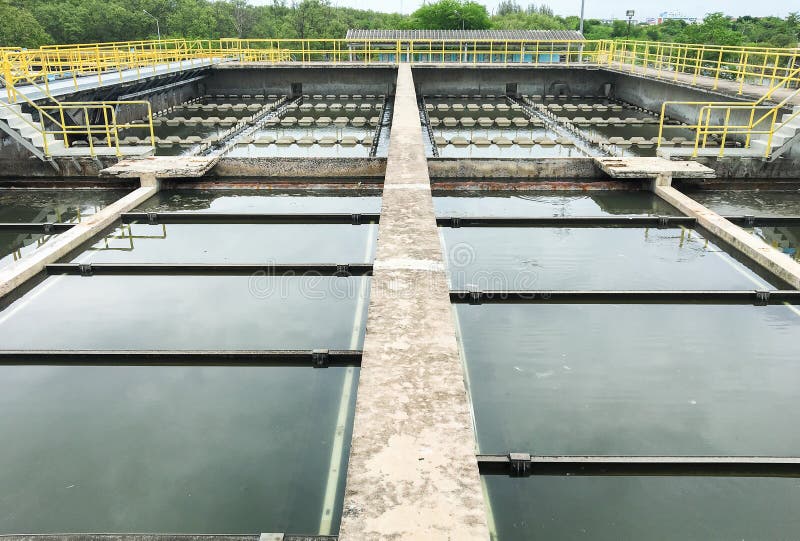 Impianto Di Trattamento Delle Acque Reflue Fotografia Stock - Immagine ...