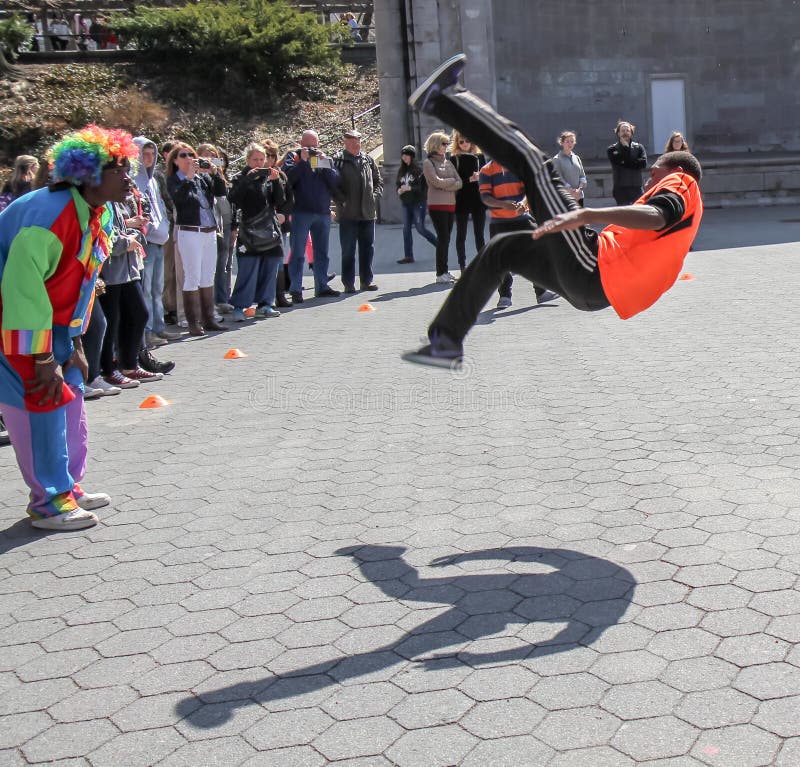 Acrobat show editorial photo. Image of silhouette, travellove - 96106376