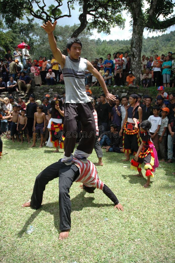 Acrobatic dancer editorial stock photo. Image of solo - 40651658