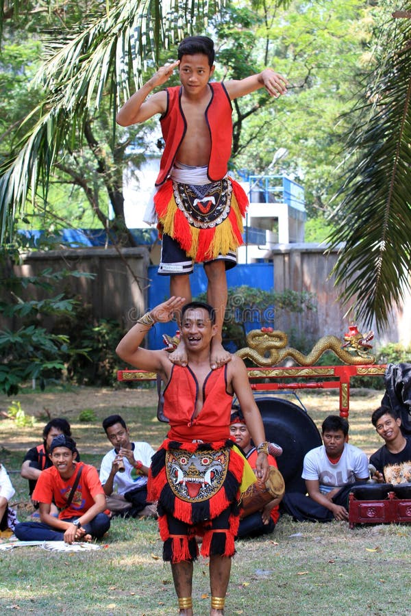 Acrobatic dancers editorial image. Image of city, indonesia - 45026790