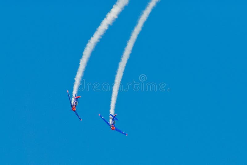Acrobatic Plain Performance Smoke Trail Editorial Photography - Image ...