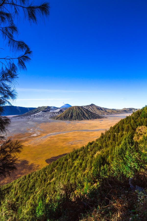 Actieve Volcano in East Java Indonesia Stock Afbeelding - Image of ...