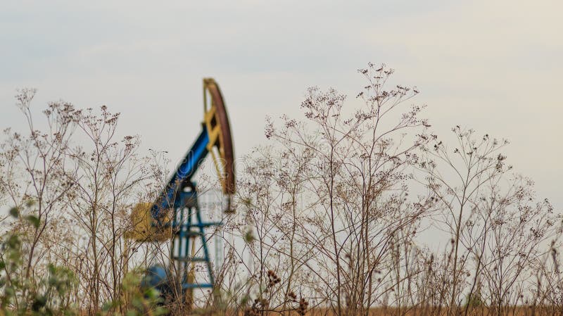 Active oil and gas rig stock image. Image of climate - 45049297