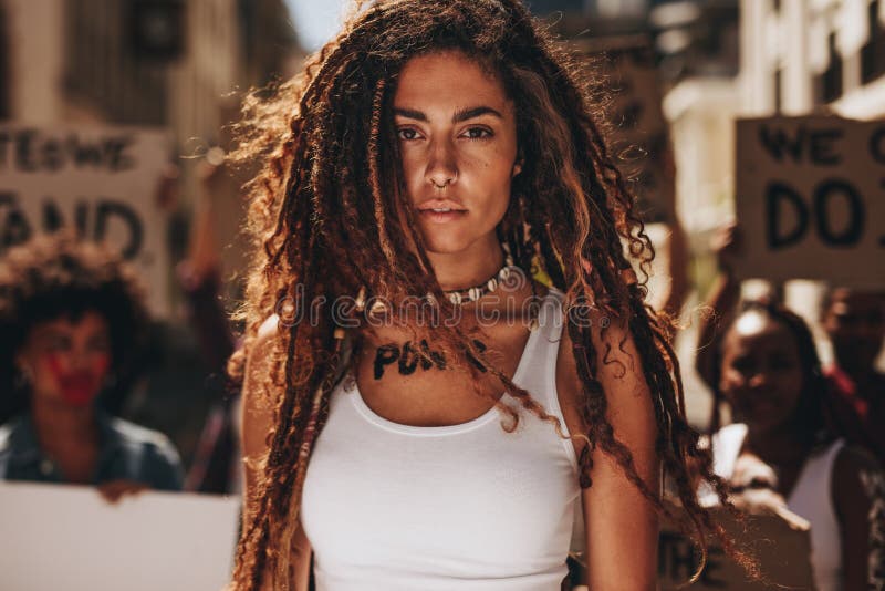 Activista Que Demuestra Poder De Las Mujeres Imagen de archivo - Imagen ...