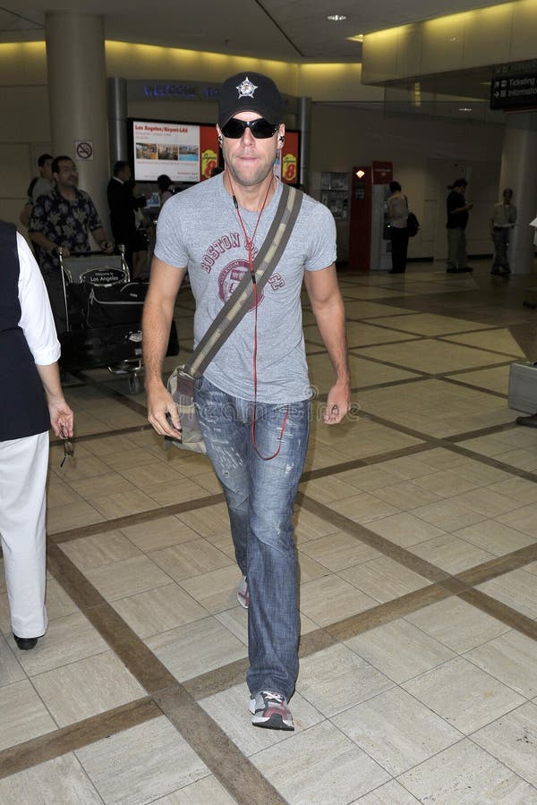 Actor Dane Cook is Seen at LAX Editorial Photo - Image of male, movie ...
