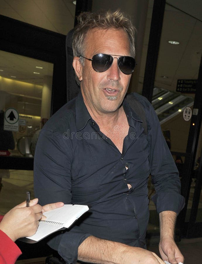 Actor Kevin Costner at LAX Airport. Editorial Image - Image of flying ...
