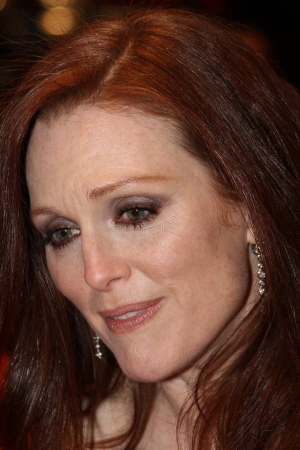 Actress Julianne Moore editorial stock image. Image of smile - 13073714