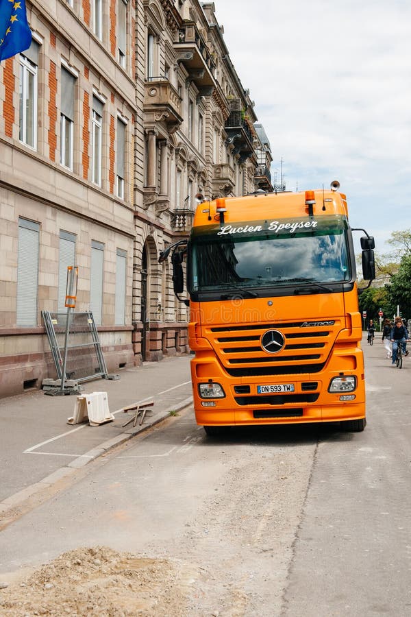 Actros 2660 Mercedes-Bezn Transporta No Ambiente Ruban Imagem Editorial ...
