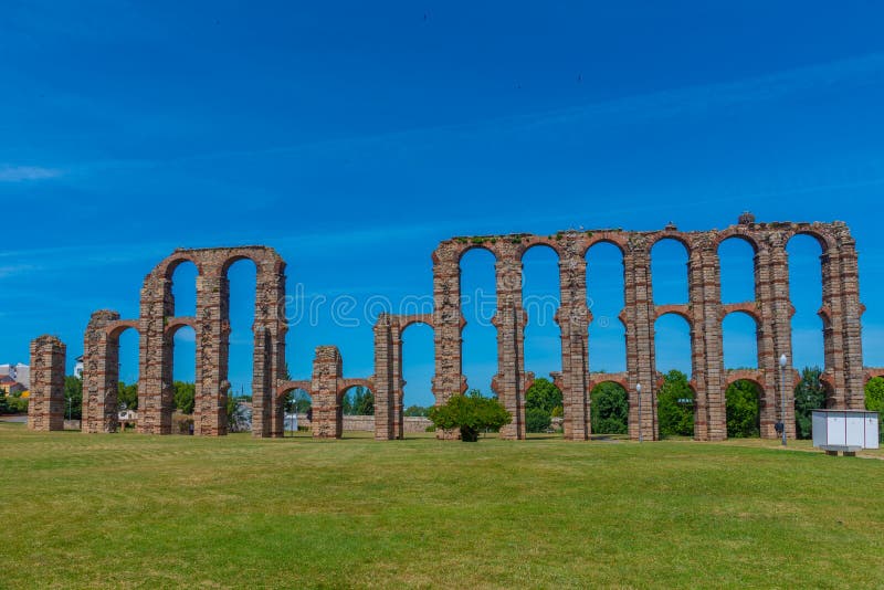 Acueducto De Los Milagros En Merida. Fotografía editorial - Imagen de ...