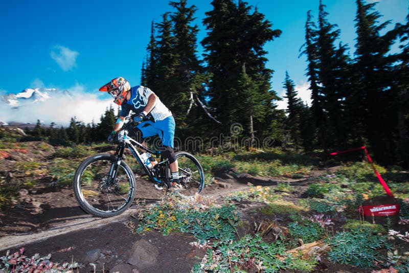 Adam Craig e capa do Mt. fotografia editorial. Imagem de piloto - 34565127