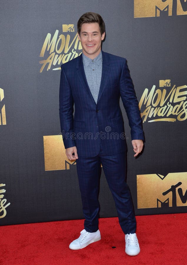 Adam DeVine editorial photo. Image of style, famous - 171832706