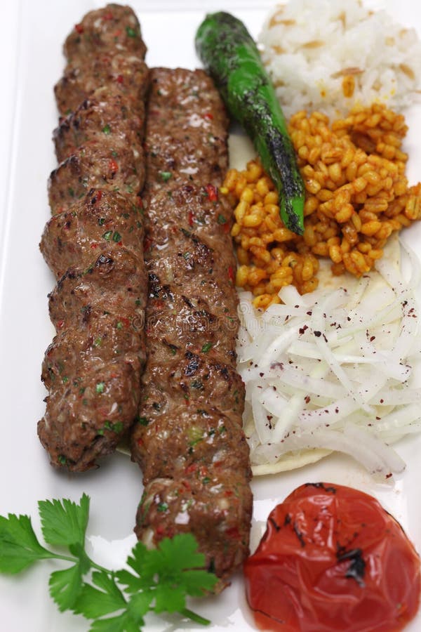 Adana kebab, turkisk mat fotografering för bildbyråer. Bild av peppar ...