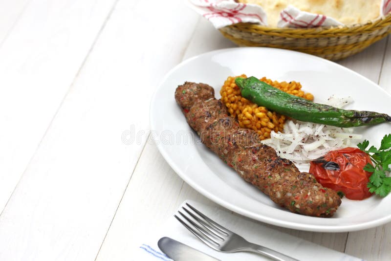 Adana kebab, turkisk mat fotografering för bildbyråer. Bild av peppar ...
