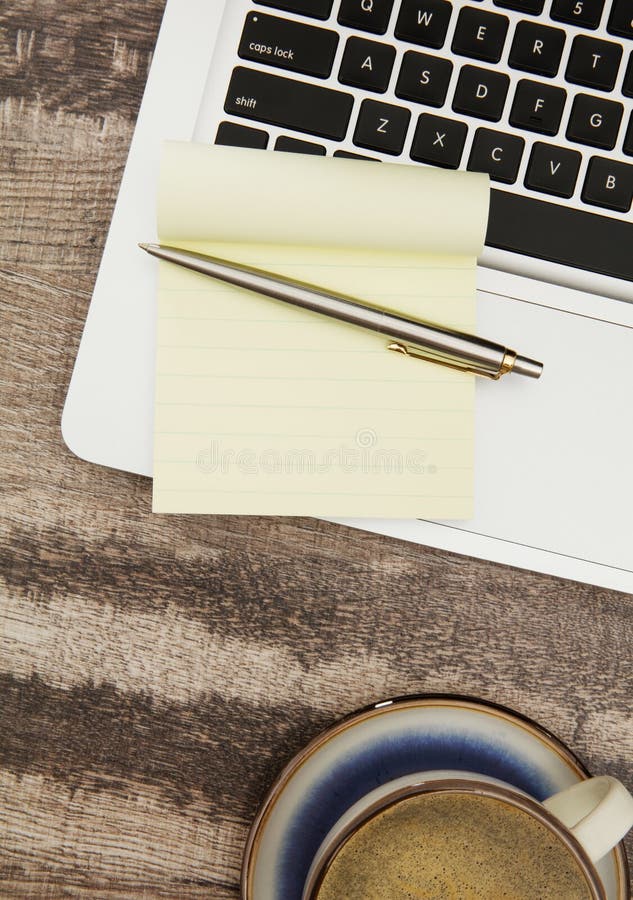 Adhesive note on laptop stock image. Image of stick, reminder - 72483899