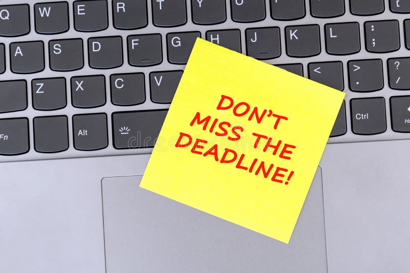 Adhesive Note on Top of Laptop with Text Don T Miss the Deadline Stock ...