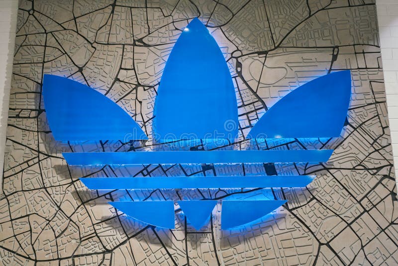 Adidas-Zeichen redaktionelles foto. Bild von adidas - 162648466