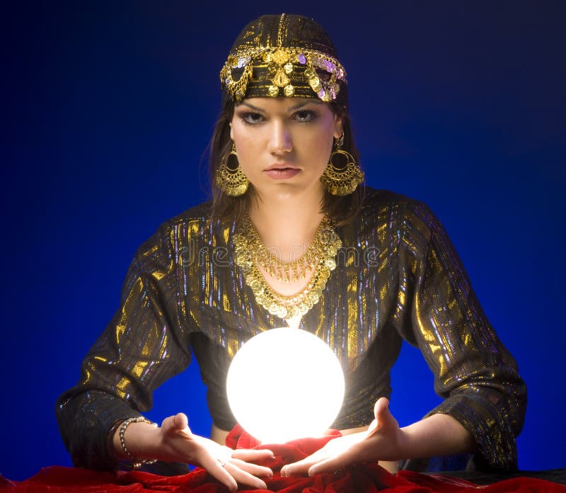 Adivino Con La Bola Cristalina Foto de archivo - Imagen de prevea ...