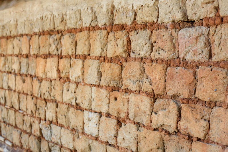 Adobe, Un Tipo De Ladrillo De Barro Seco O Al Sol Foto de archivo ...