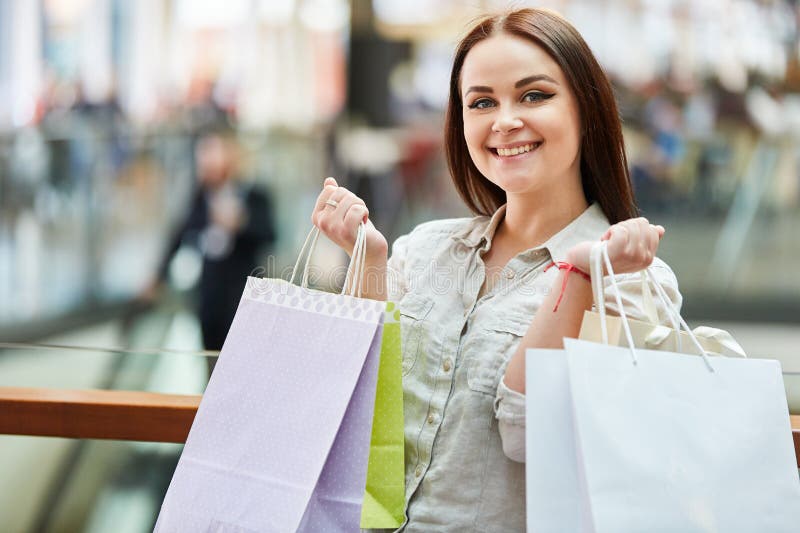 Adolescente Como Um Cliente Feliz Ao Comprar Foto de Stock - Imagem de ...