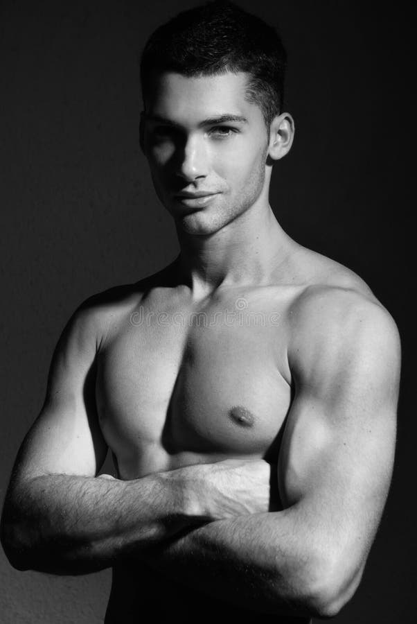 Adolescente De Pecho Descubierto Hermoso Imagen de archivo - Imagen de ...