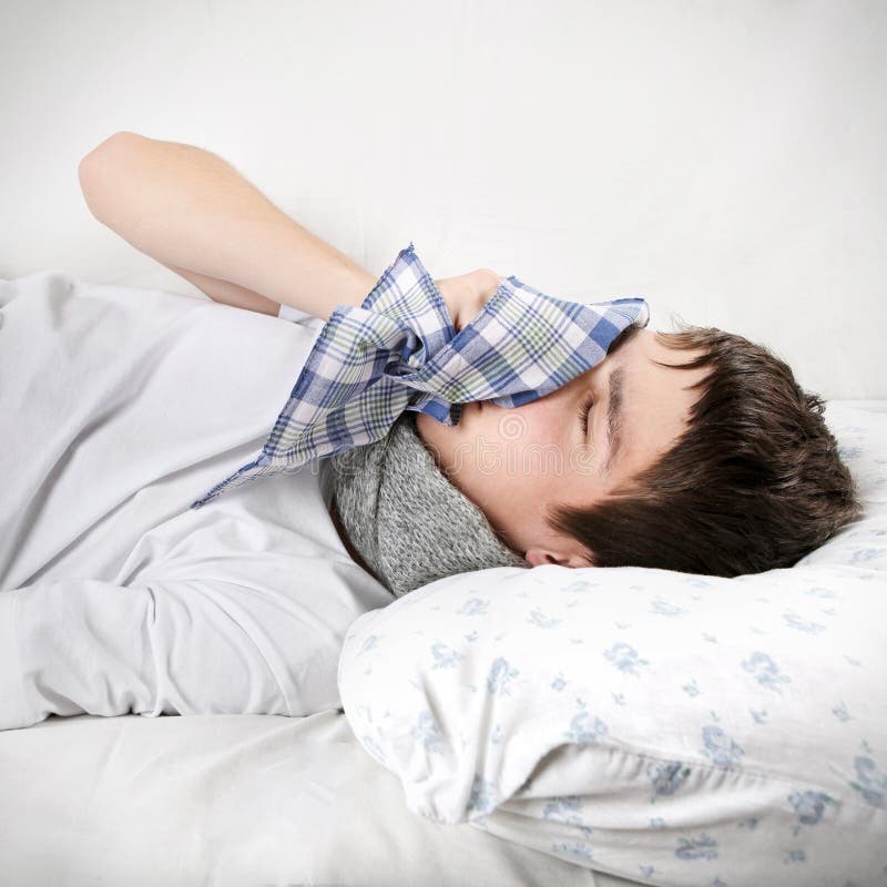 Hombre joven enfermo foto de archivo. Imagen de soplo - 52103934