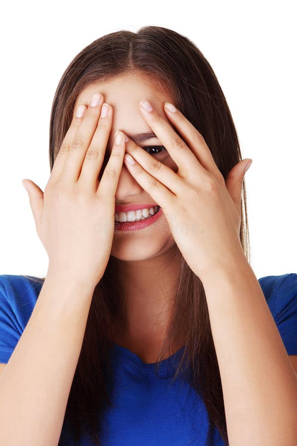 Adolescente Timide Jetant Un Coup D'oeil Par Le Visage Couvert Photo ...