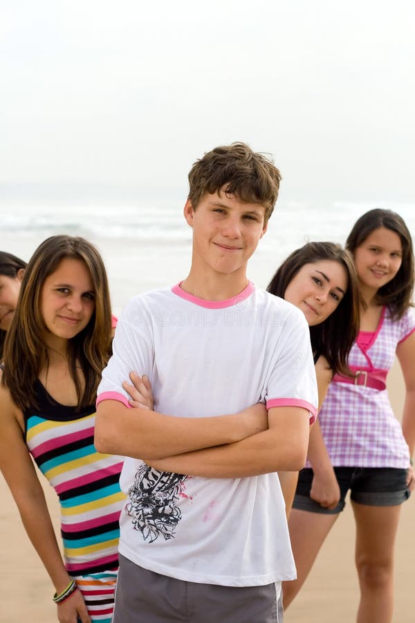 Adolescenti immagine stock. Immagine di ragazze, femmina - 10972647