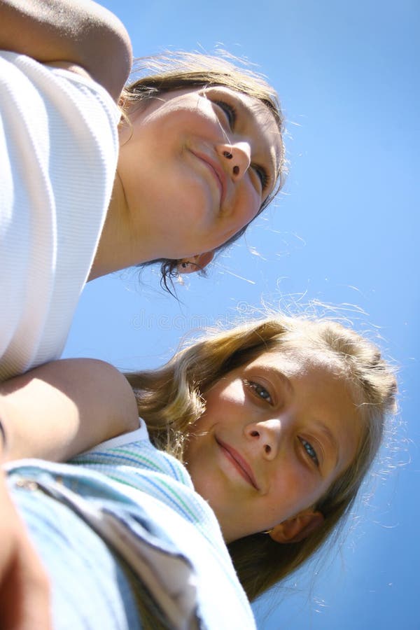 Ragazze degli adolescenti immagine stock. Immagine di adolescenza ...