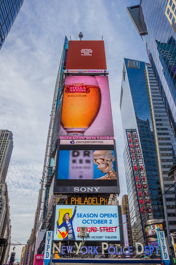 NYC, Times Square Ads editorial photography. Image of life - 21119292