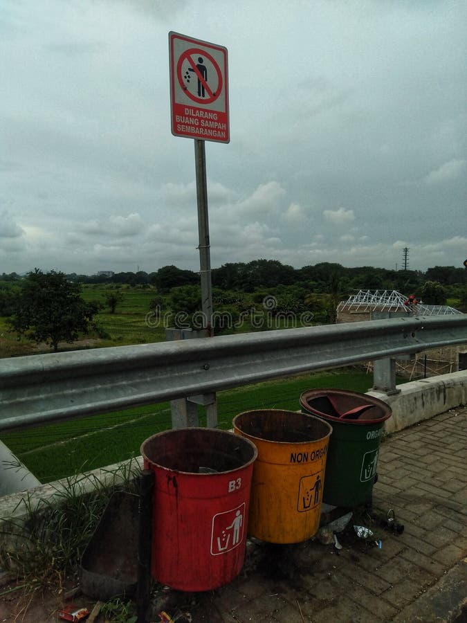 Advice To Dispose of Trash in Its Place. Stock Photo - Image of bridge ...