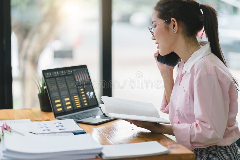 Advisor Financial Business Analytics Woman Analyzing Data Charts ...