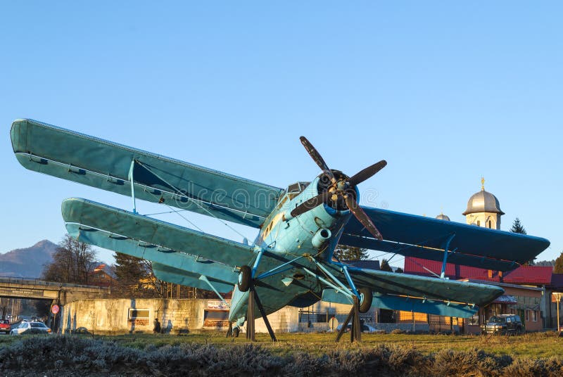Aereo Rosso-blu TU-154 fotografia editoriale. Immagine di pendio - 16596546