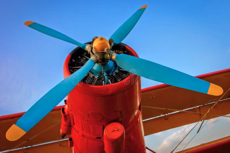 Motore di aereo ad elica fotografia stock. Immagine di antico - 69290204