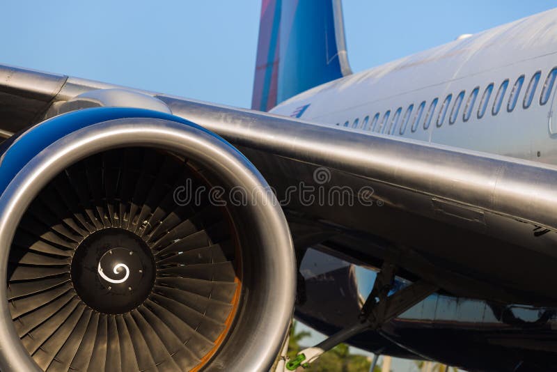 Motore Di Rolls Royce Dell'aereo Di Linea Del Passeggero Di Airbus A350 ...