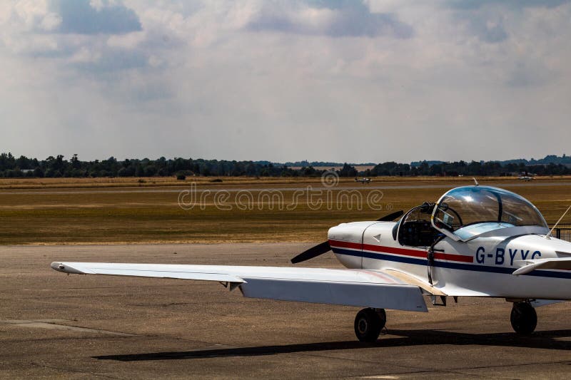 Aereo Privato Sul Campo Di Decollo Fotografia Editoriale - Immagine di ...