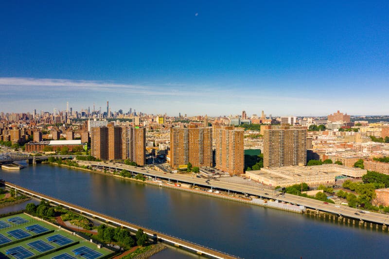 Harlem River between Manhattan and the Bronx Stock Photo - Image of ...