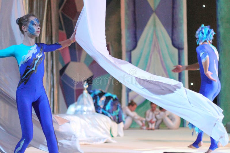 Aerialists image stock éditorial. Image du courroies - 64180604