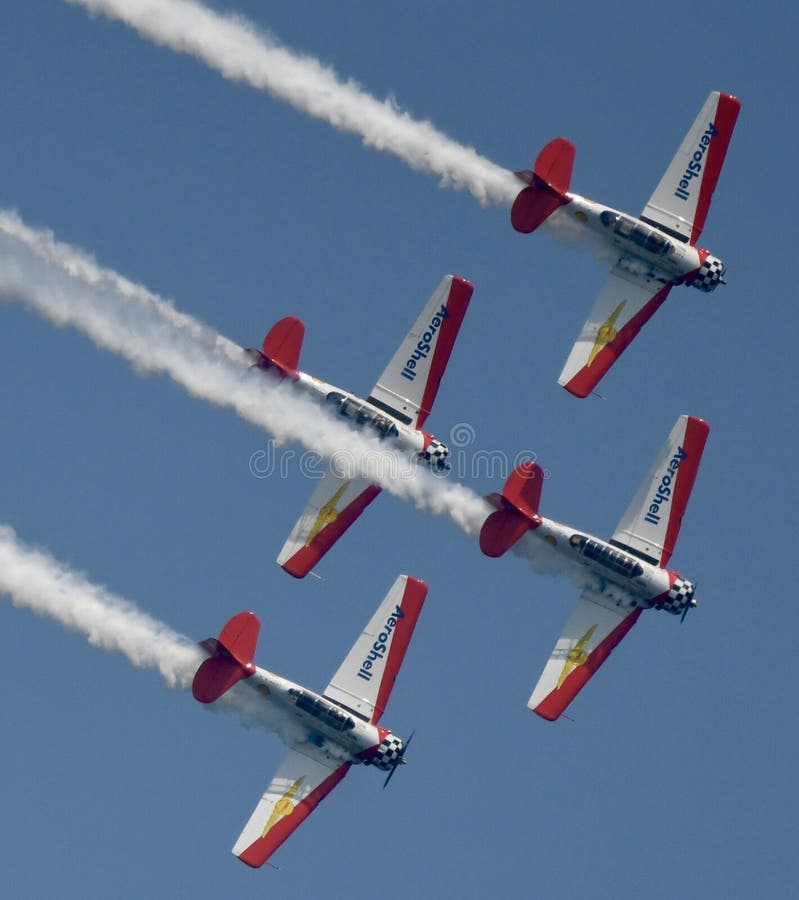 Aeroshell Aerobatic Team Finishing Upside Down Loop Redaktionelles ...