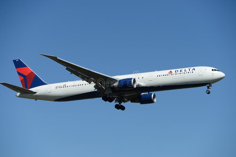 Aeroplano imagen editorial. Imagen de cielo, aerotransportado - 30547945