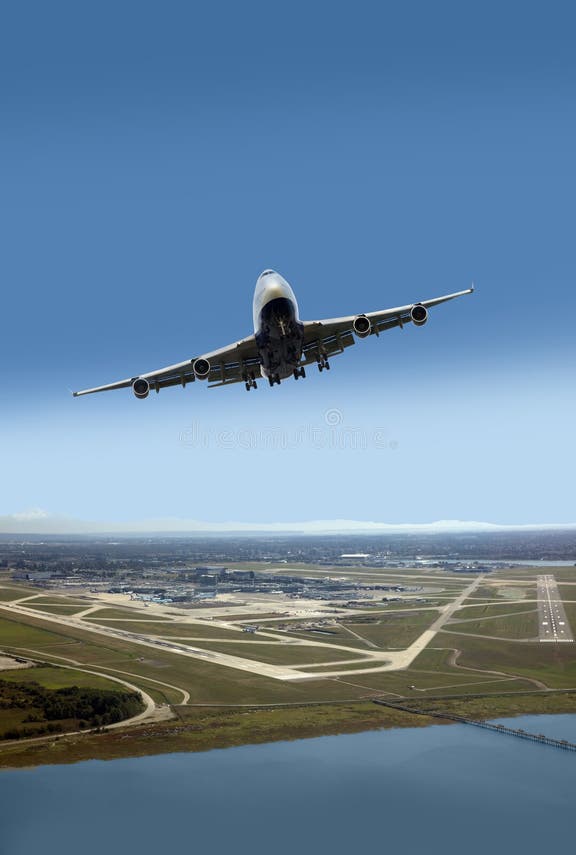 Aereo dopo il decollo fotografia stock. Immagine di aereo - 32880244