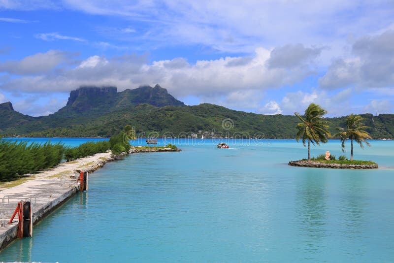 Aeroporto di Bora Bora immagine stock. Immagine di hotel - 78082783