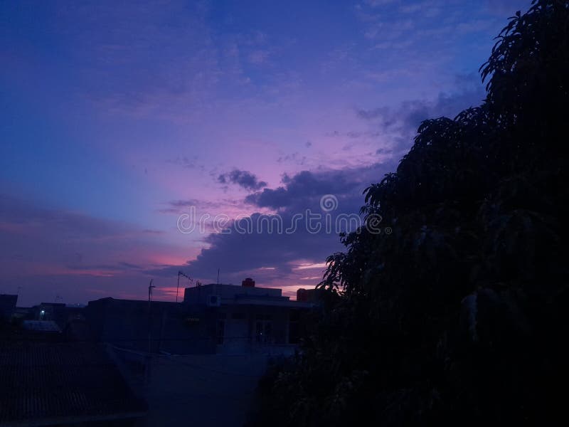 An aesthetic lilac sunset stock image. Image of delivery - 262835615